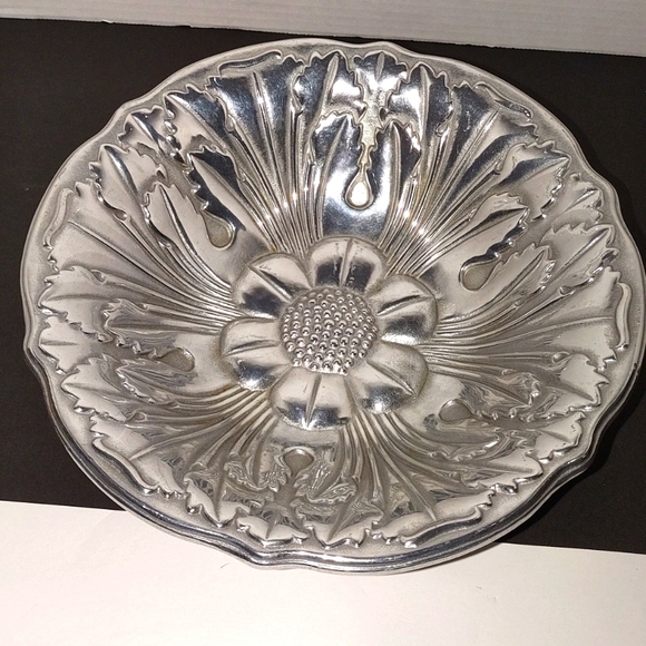 Wilton company rwp | Dining | Pewter With A Sunflower Design Bowl ...